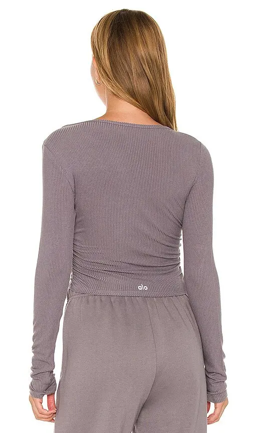 Alo Yoga Gather Long Sleeve Top In Lavender - Purple Dusk